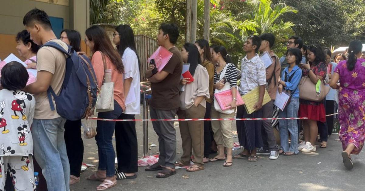 Cov tub ntxhais hluas Myanmar pib tau txais kev sau tub rog | RVA